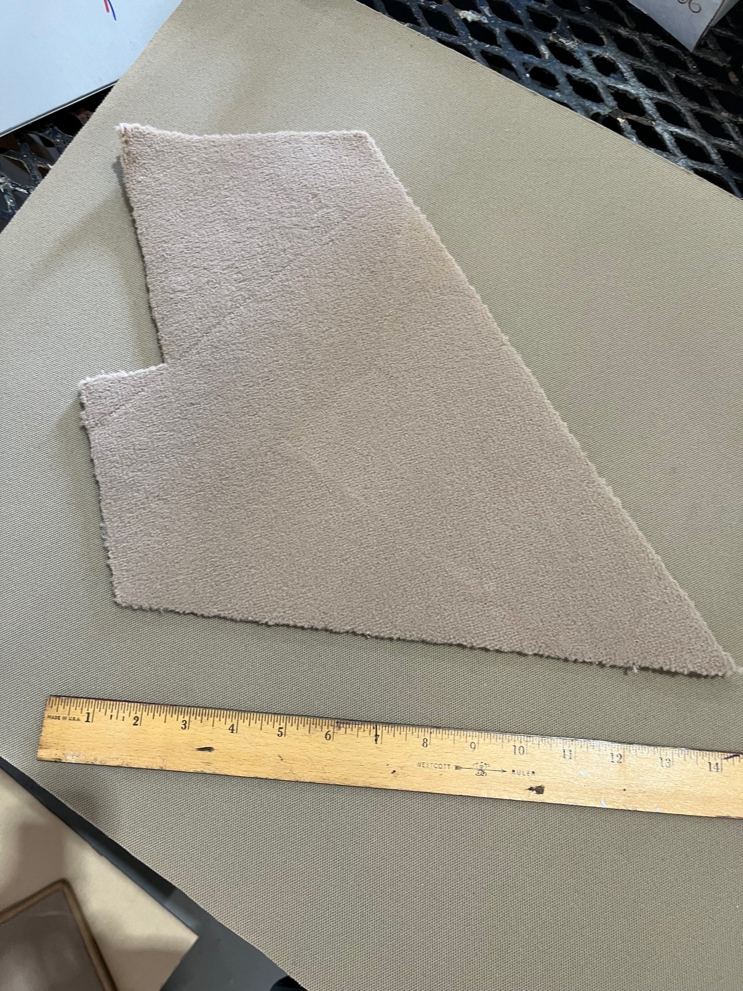 C469-16 CARPET, RH AFT KICK – Prestige Robinson Helicopter Parts