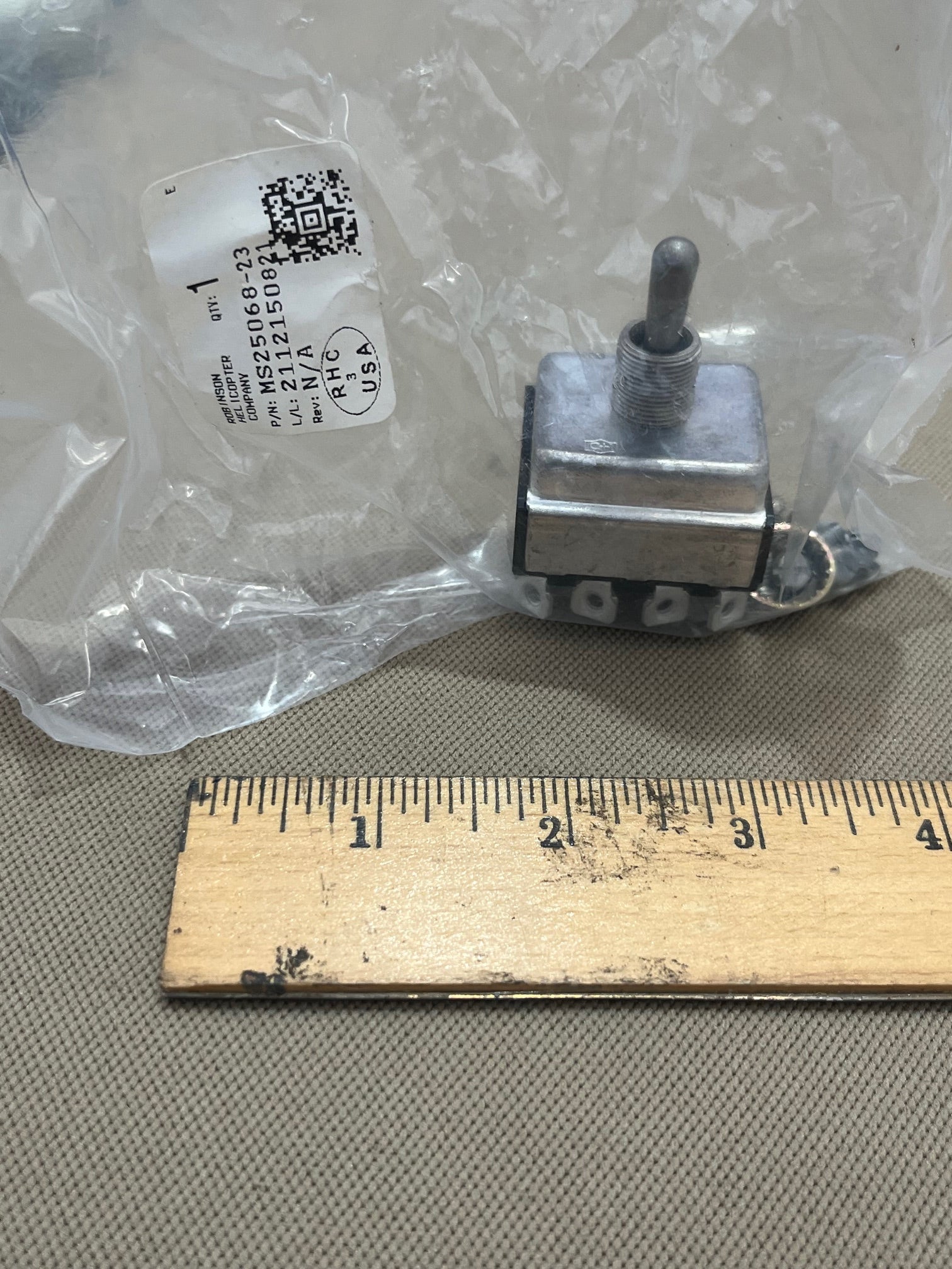 MS25068-23 TOGGLE SWITCH – Prestige Robinson Helicopter Parts