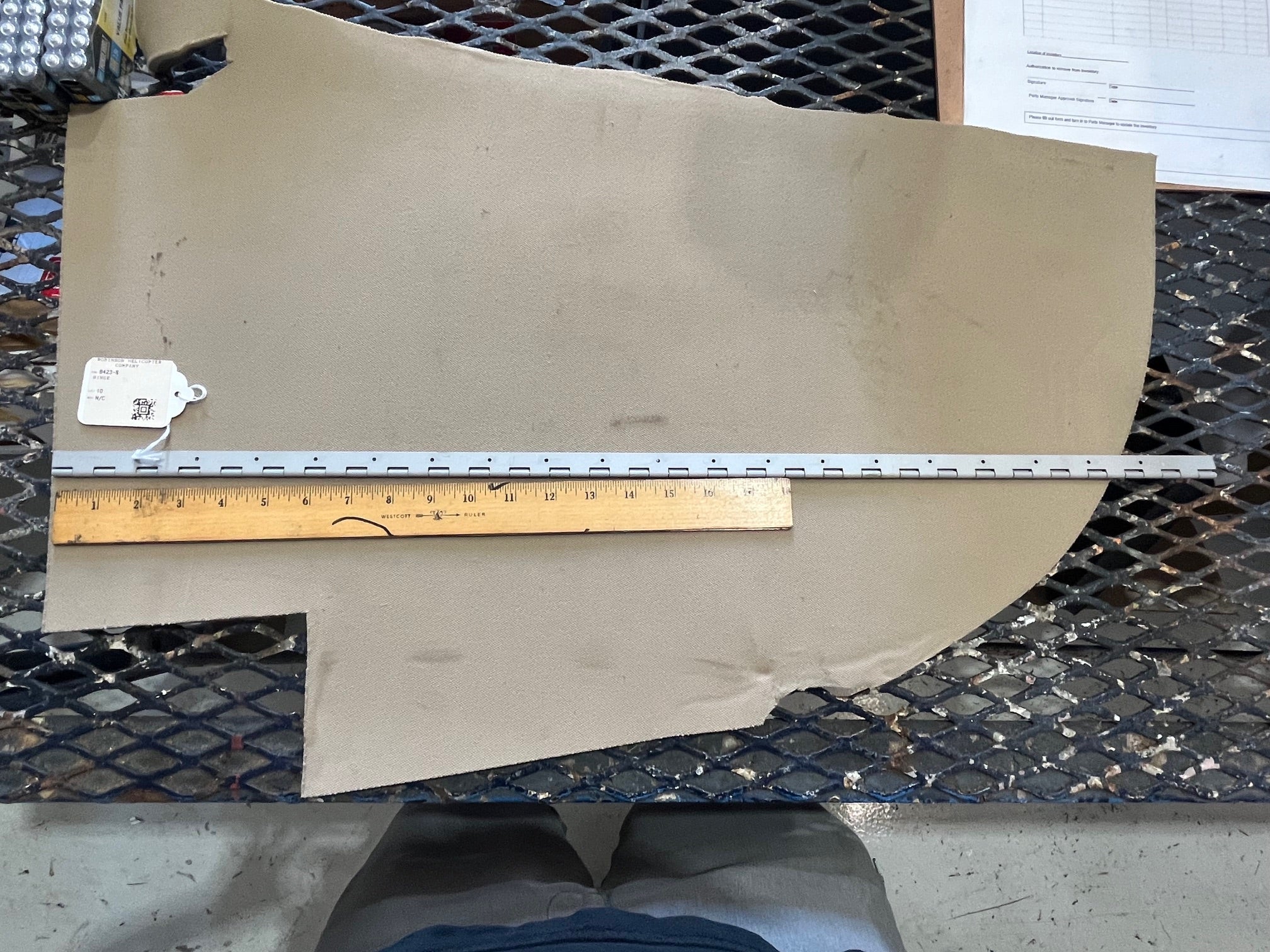 B423-8 HINGE – Prestige Robinson Helicopter Parts