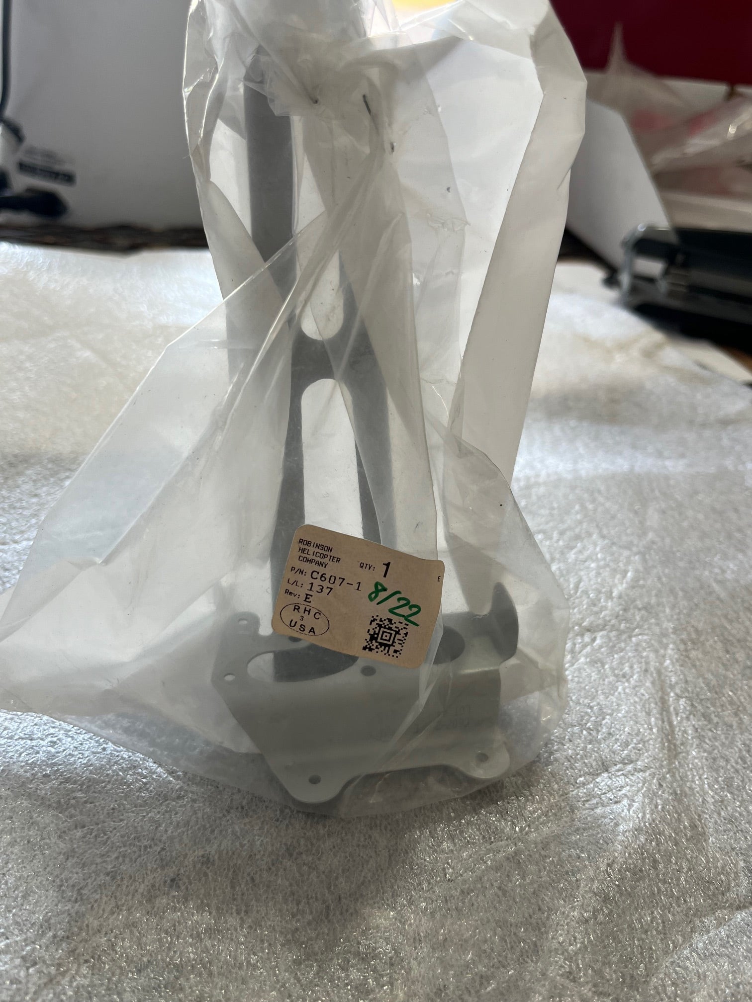 C607-1 SUPPORT ASSY – Prestige Robinson Helicopter Parts